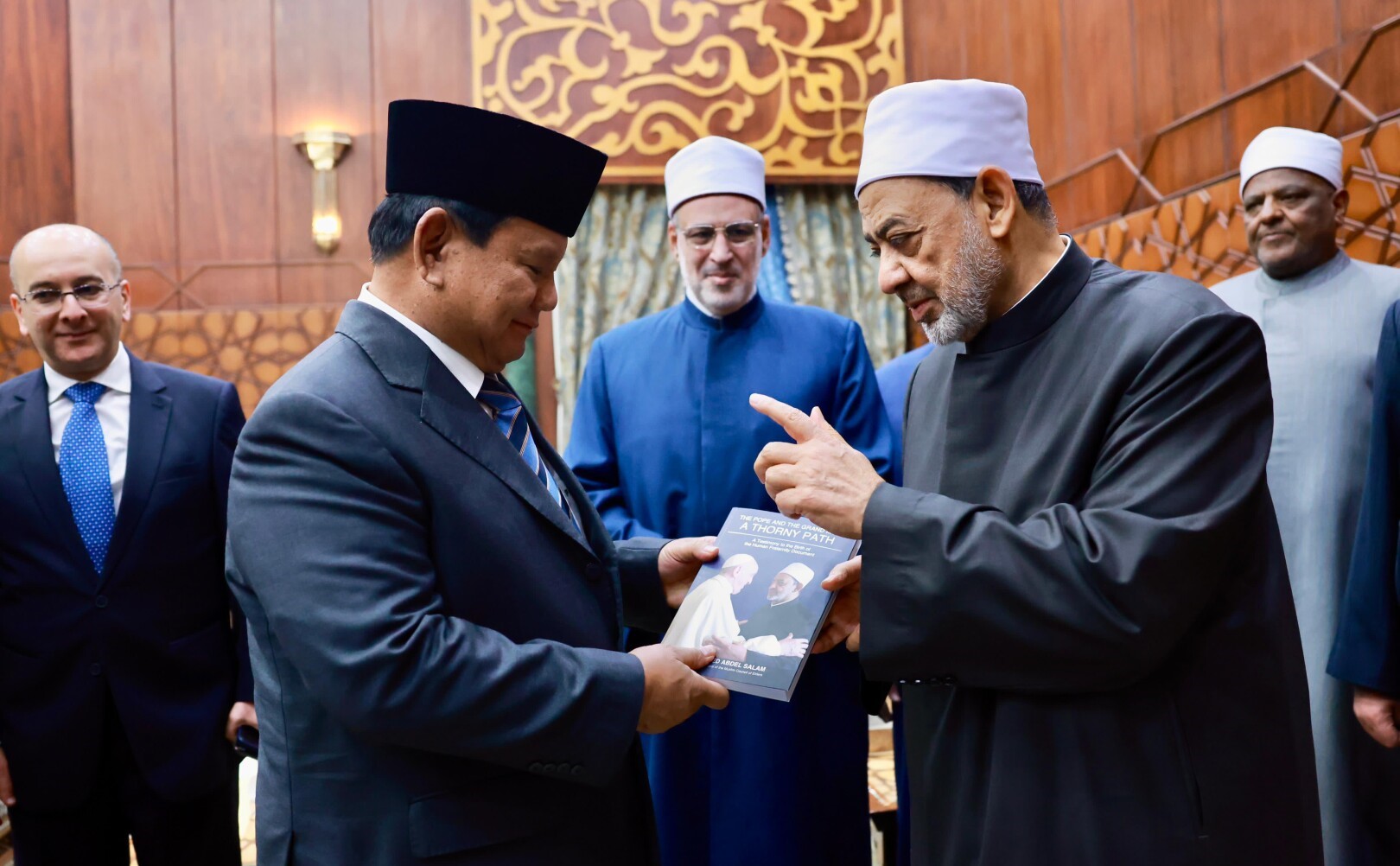 Prabowo Meets Grand Sheikh Al-Azhar, Strengthening Religious and ...